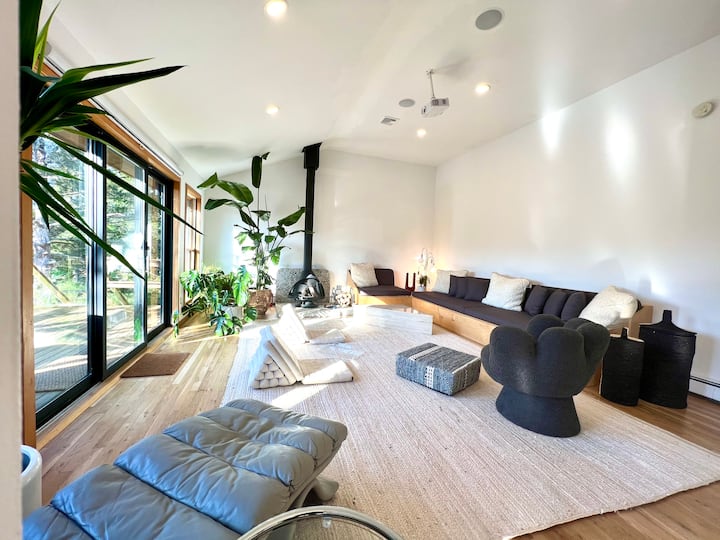 Cedar Hot Tub & Fire Place Mid-century Home - ロング・アイランド島, NY