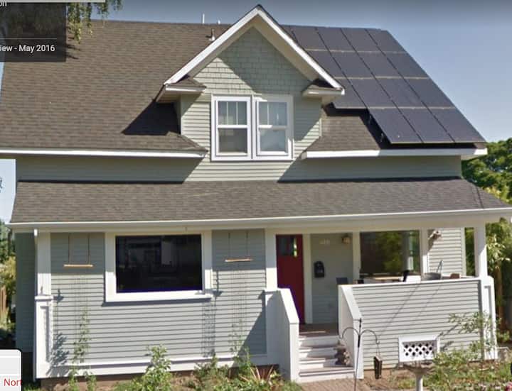 Spacious And Bright Daylight Basement Apartment - Portland, OR