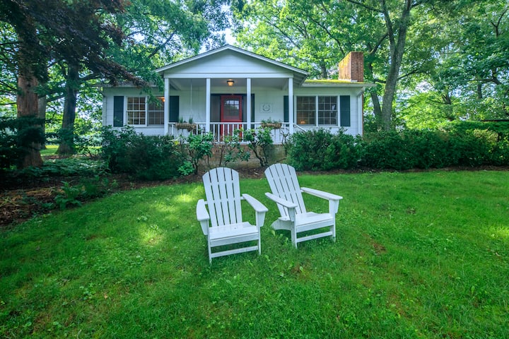 The Lily Cottage At The Horse Shoe Farm - Hendersonville, NC