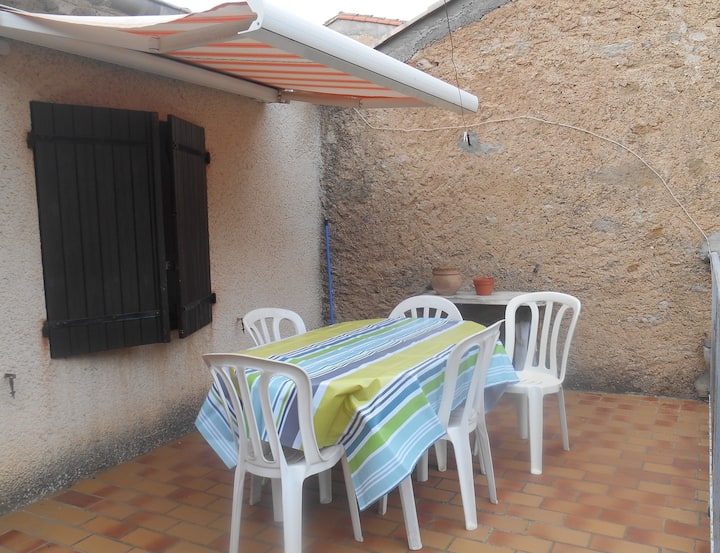 Maison De Village Avec Terrasse Et Cour - Languedoc-Roussillon