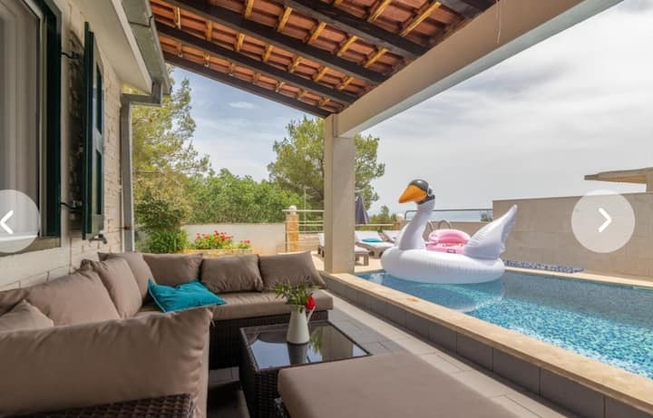 Charming House With Pool(sea Water) Near Sea - Milna
