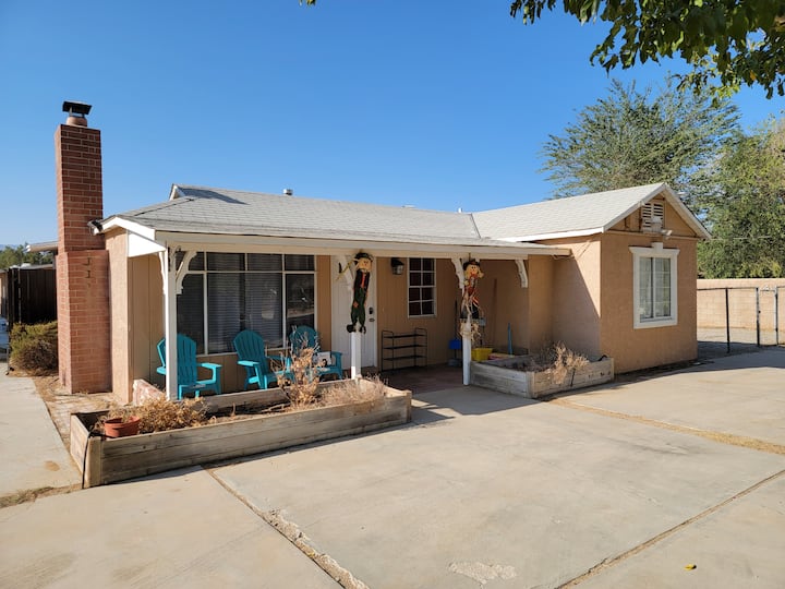 8 Beds/2full-bath Entire Guesthome For 13 Guest - Lancaster, CA