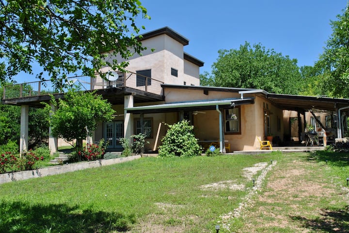 Texas State San Marcos River Retreat - San Marcos, TX