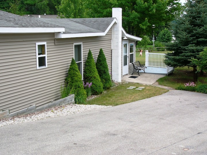 L.a. Pied A Terre- On Lake Ann, Sleeps 8 - Interlochen, MI