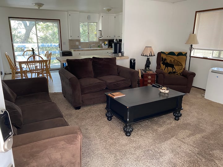 Spacious Two-story Getaway Near Lake Gregory - Crestline, CA