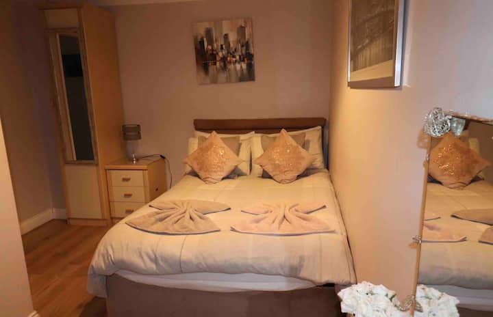 “Home Away From Home” 3 Bedroom House - Staffordshire