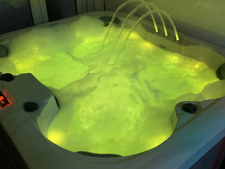 Family Holiday Home With Hot Tub & Sauna Sleeps 8 - Brighton and Hove