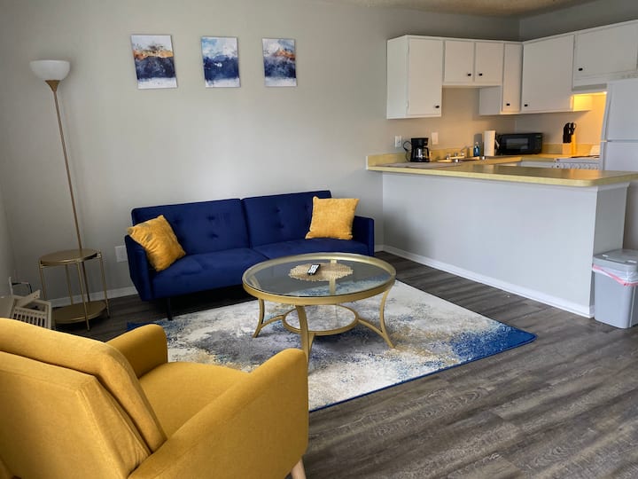 1 Bedroom Apartment. Newburgh Indiana. - Newburgh, IN