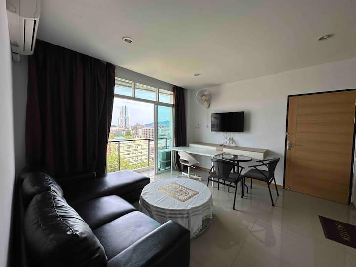 Big One Bedroom, Livingroom, Kitchenette, Balcony - Patong Beach