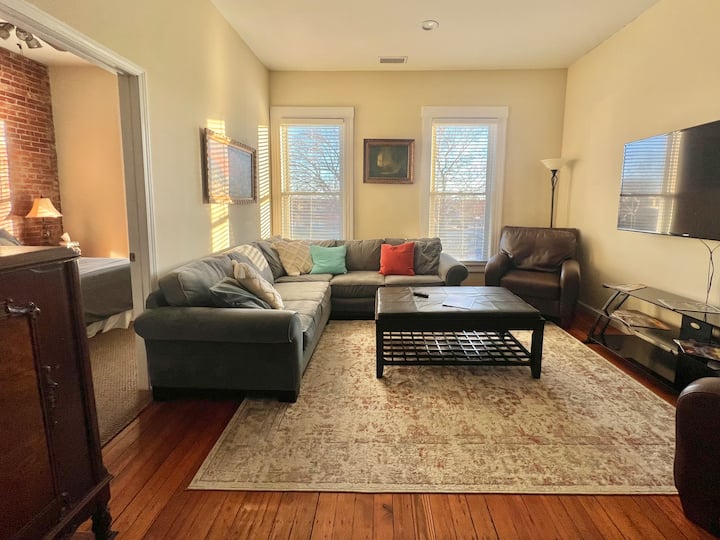 The Embassy Suite On The Historic Iola Square - Iola, KS