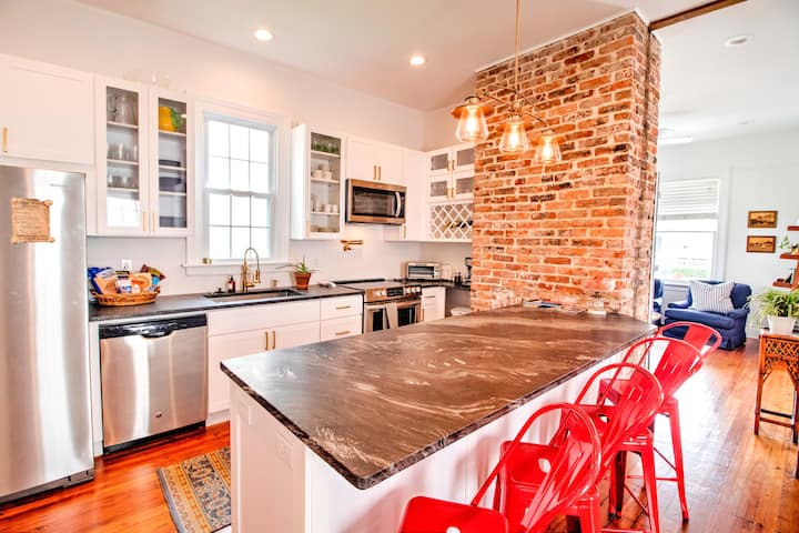 Renovated Downtown Augusta Bricks & Brass- 3br - Augusta, GA