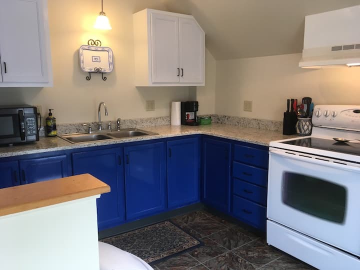 Beautiful Apartment In Historic Building - Maine
