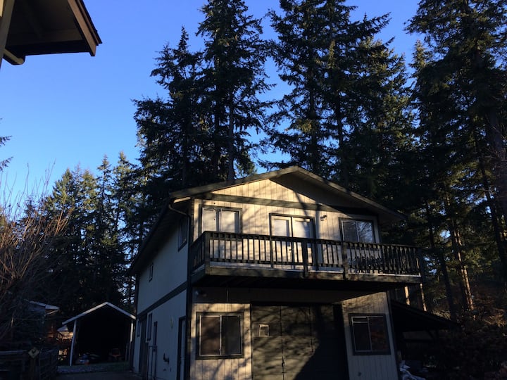 2 Br Upper Room Guest House (Detached Guesthouse) - Shoreline, WA