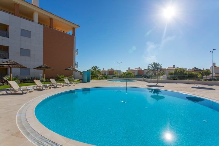 Popular T2 Com Piscina Em Albufeira (Pc-35-f) - Albufeira