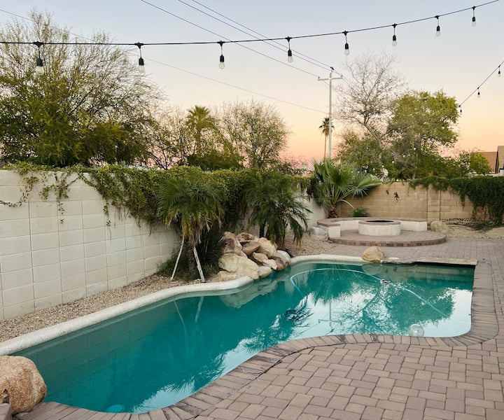 3 Bed/2 Bath Home With Pool, Hot Tub, & Fire Pit! - Glendale, AZ