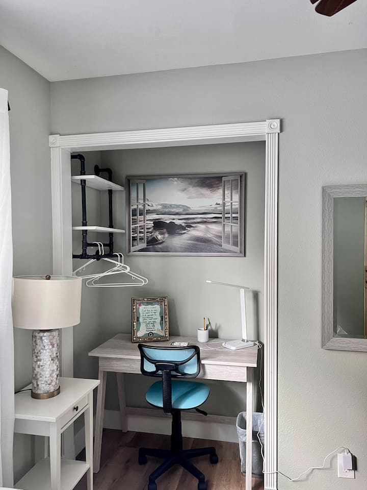 Clean, Modern Room In A Centrally Located House - Costa Mesa, CA