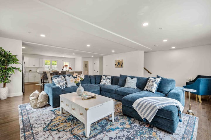 Amazing Location, 3 Br King Suite, Covered Parking - Worcester, MA