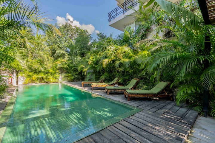 Spacious Apt. W/fast Wifi & King Bed - Riviera Maya