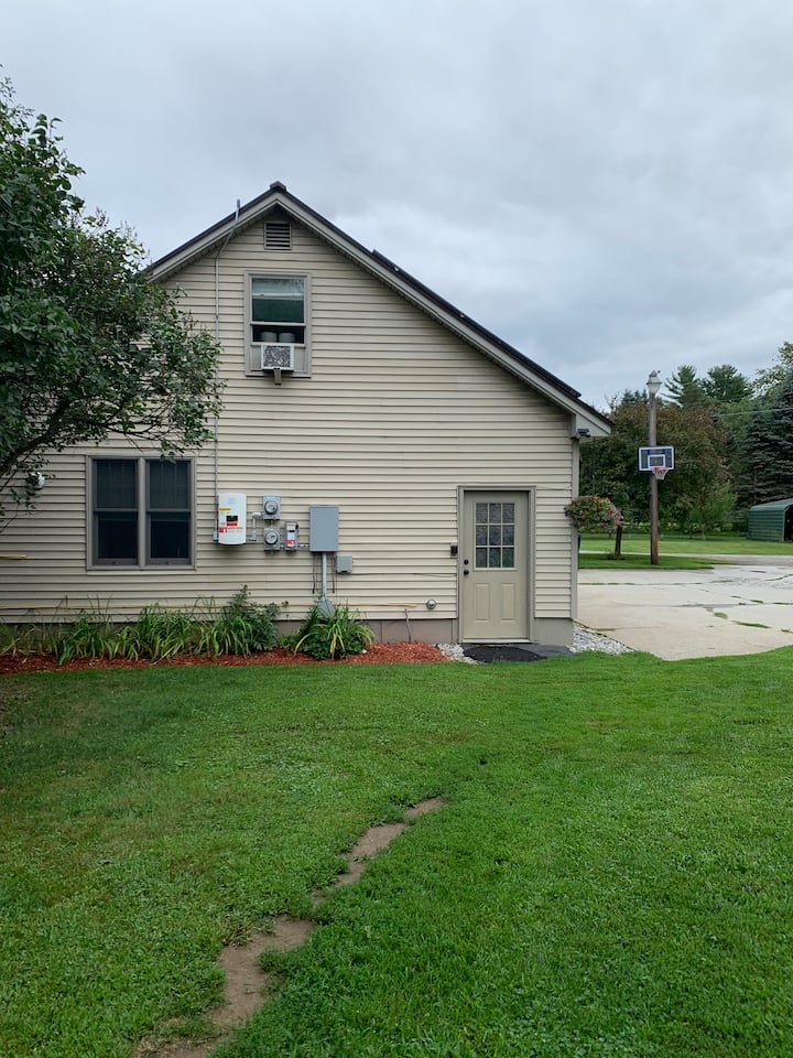 Cozy Two Bedroom Private Suite With Free Parking - Vermont