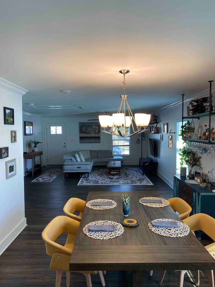 Pet Friendly 2 Bedroom House Near Downtown - St. Petersburg, FL