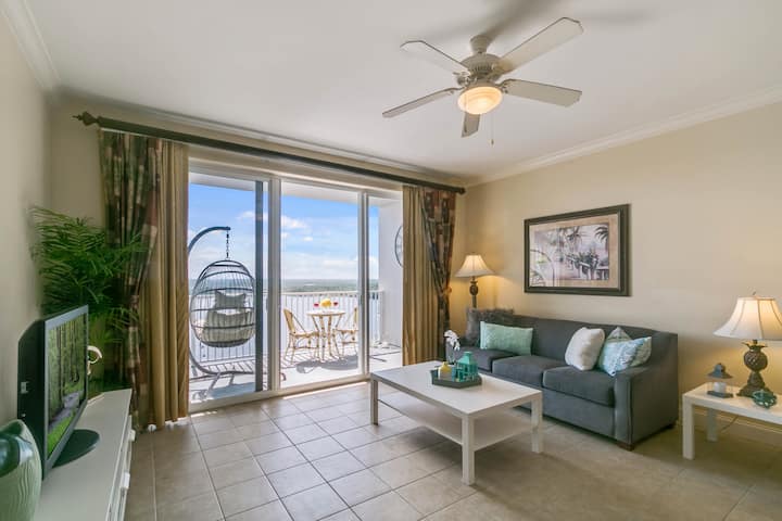 1402 Lakefront Resort Condo • Near Disney & Parks - Lake Buena Vista