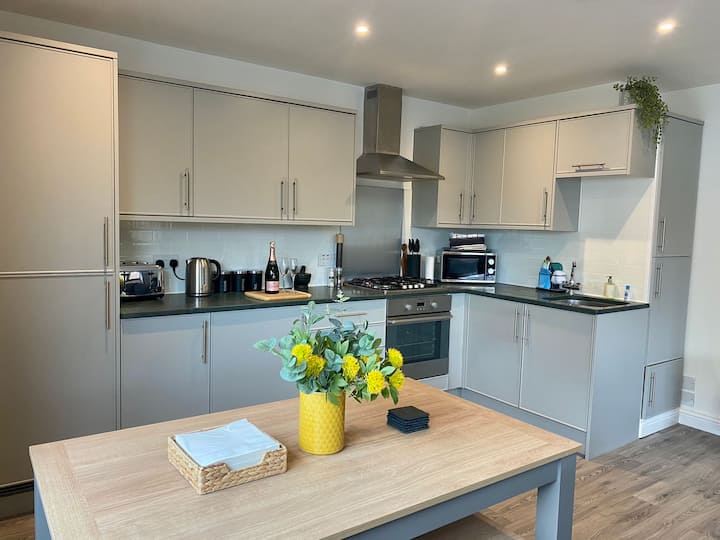 Central Modern Keswick Apartment - Keswick