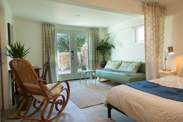 Glassell Vista Garden Suite - Los Angeles, CA