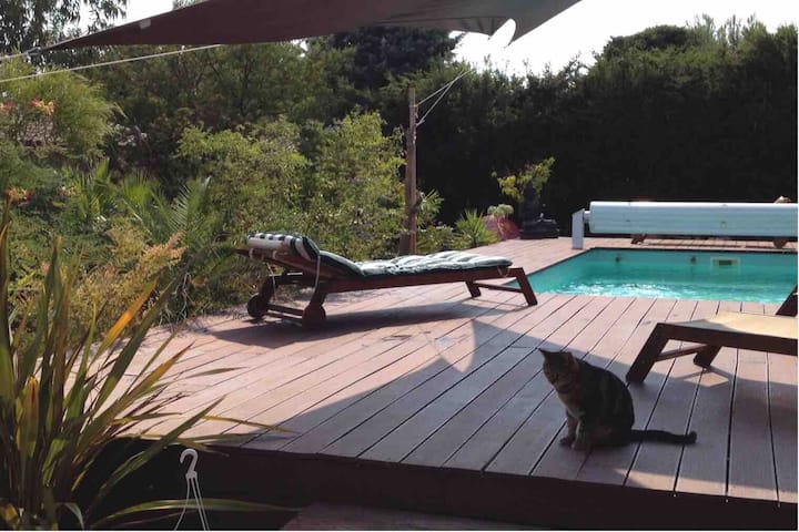 Bungalow Avec Jardin Au Bord De La Piscine - La Ciotat
