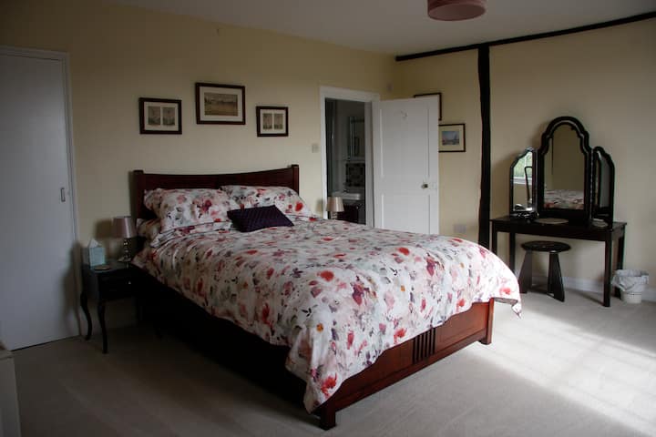 Baron's Grange Bed And Breakfast: Oak Room - Tenterden