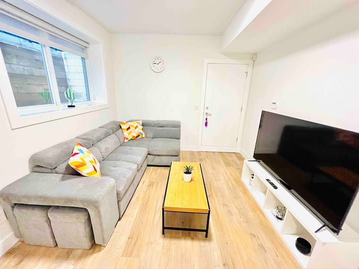 Cute/spacious Suite (Unit #2), 1br - Surrey