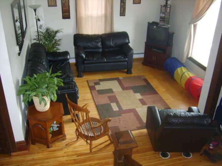 J&g's Place 2b: Aviation Room, A/c, Dog Friendly - Ripon, WI