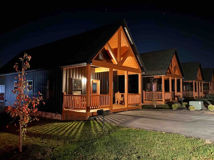 Bourbon Villa At Daynabrook Farm, Hot Tub-2 - Harrodsburg, KY