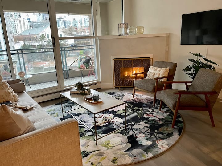 Stylish, Executive Suite With Great Location! - Vancouver