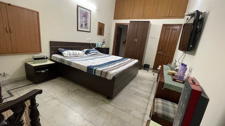 Cozee Private Bedroom With Attached Bathroom - Chandigarh