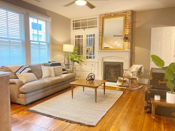 Rustic Authentic Bluegrass Apt Blks From Downtown! - Lexington, KY