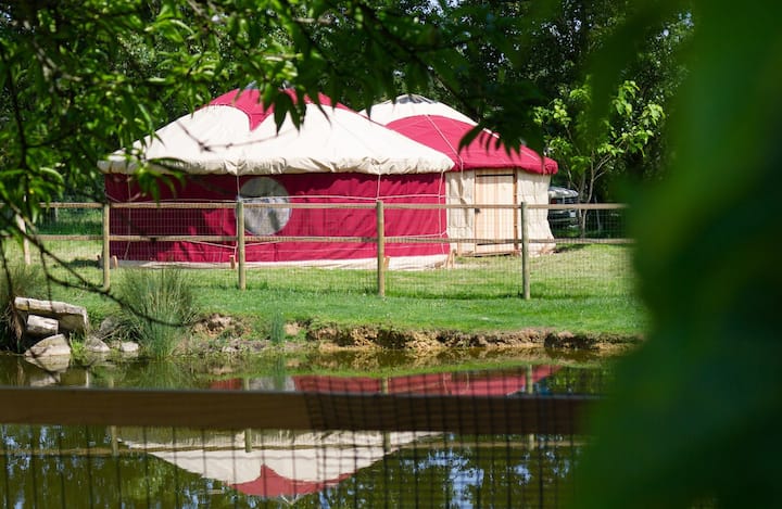 Logement Insolite En Yourte Dans Une Ferme - Montmorillon
