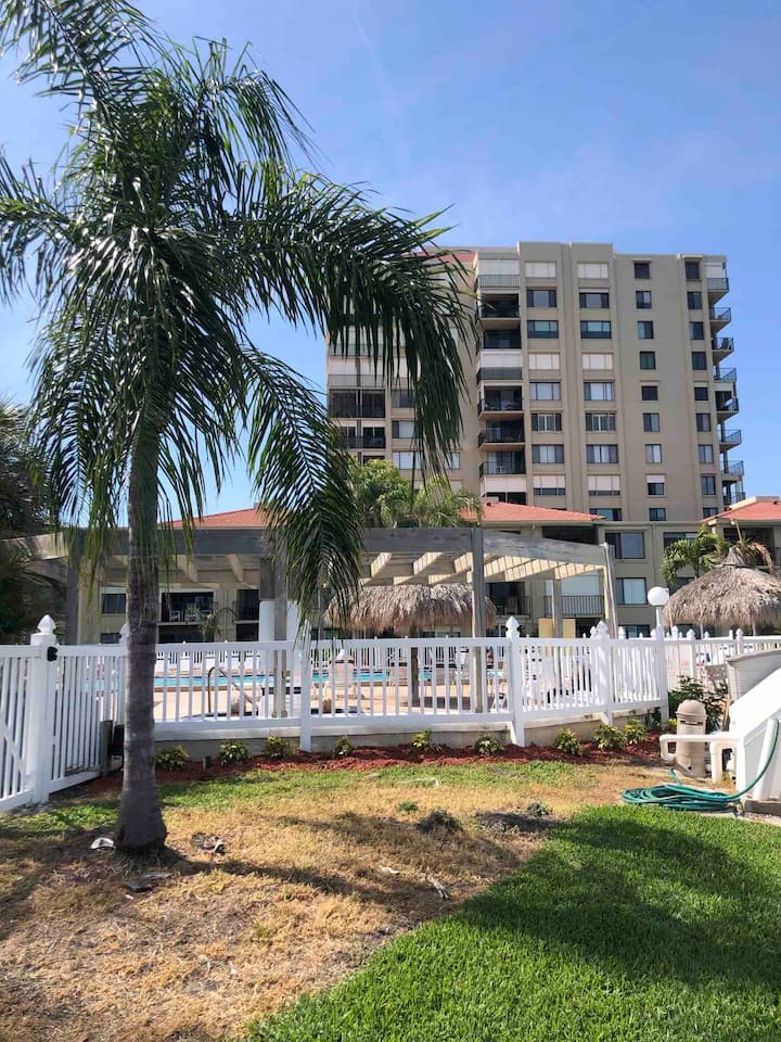 Beautiful Resort Style Condo Minutes To The Beach! - St. Petersburg, FL