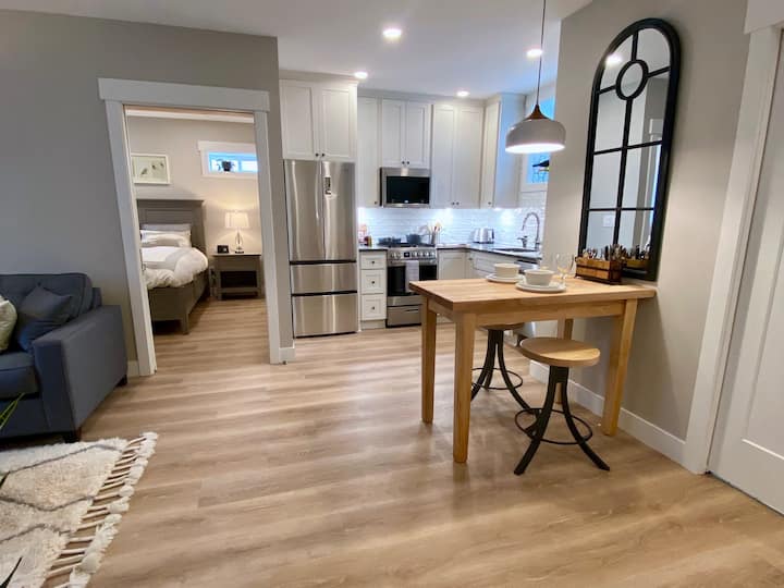 Uofp/adidas! Live In Stylish Comfort And Privacy - Portland, OR