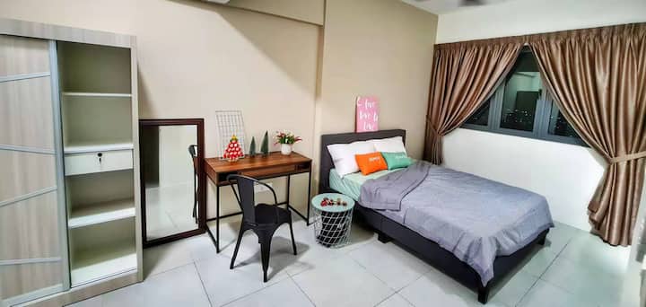 Queenbed Meritus City View Room - Penang