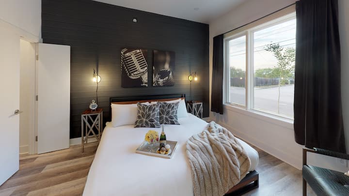 Perfect Spot: Vandy + Broadway • Sleeps 4 - Nashville, TN