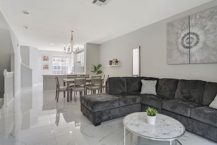 3 Level Townhouse - Pool - Universal & Convention - Orlando, FL