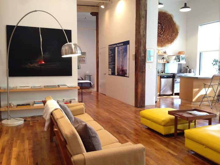 Art-filled Bright Spacious Loft Prime Wburg Brklyn - Brooklyn, NY