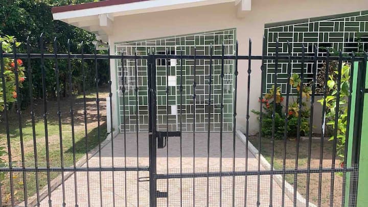Liguanea 3 Bedroom 2 Full Bathroom - Kingston