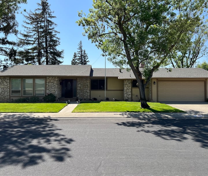 Your Best Vacations In Modesto Enjoying A Pool - Modesto, CA