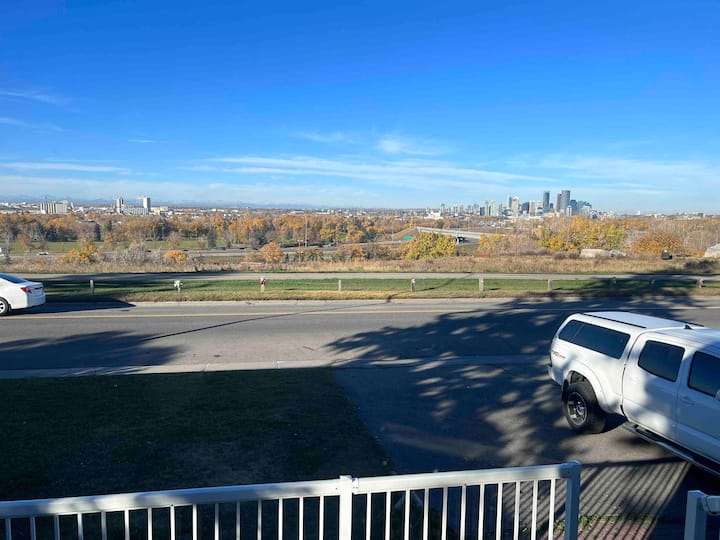 Hy’s Spacious 2br Home, Prime Spot! - Fort Calgary