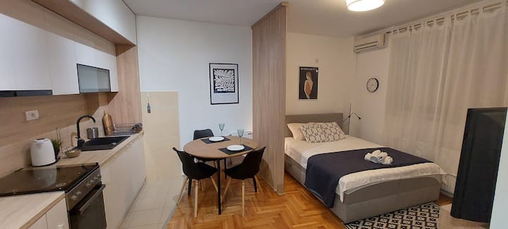Cozy Appartment In The Heart Of The City - Novi Sad
