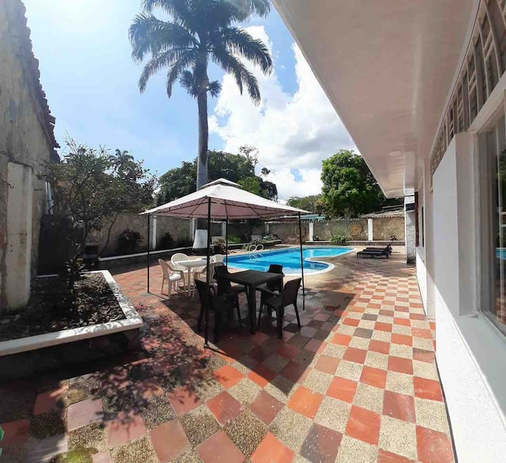 Hermosa Casa Con Piscina Privada - Villeta