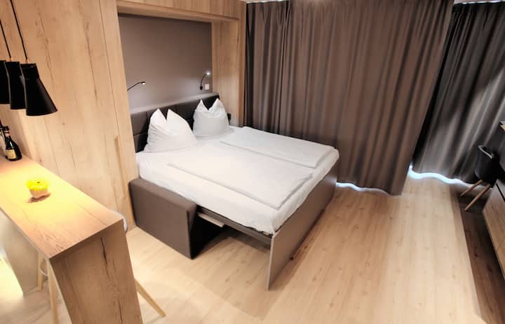 Exclusiv Möbliertes Studio-appartment Mit Terasse - Bonn