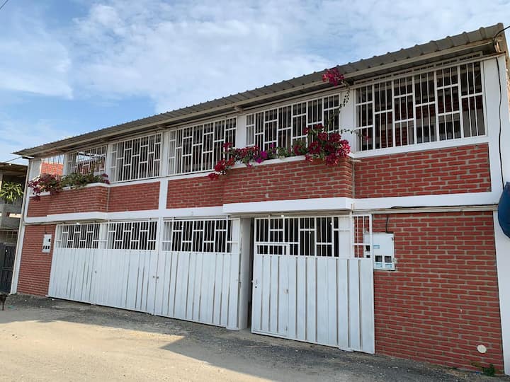 Casa Playera En Crucita A 20 Metros De La Playa - Crucita