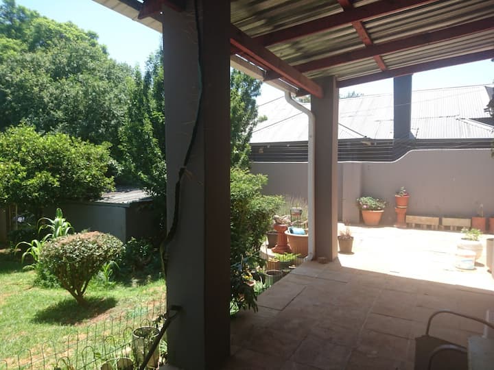 Beautiful Garden Cottage In Observatory - Johannesburg
